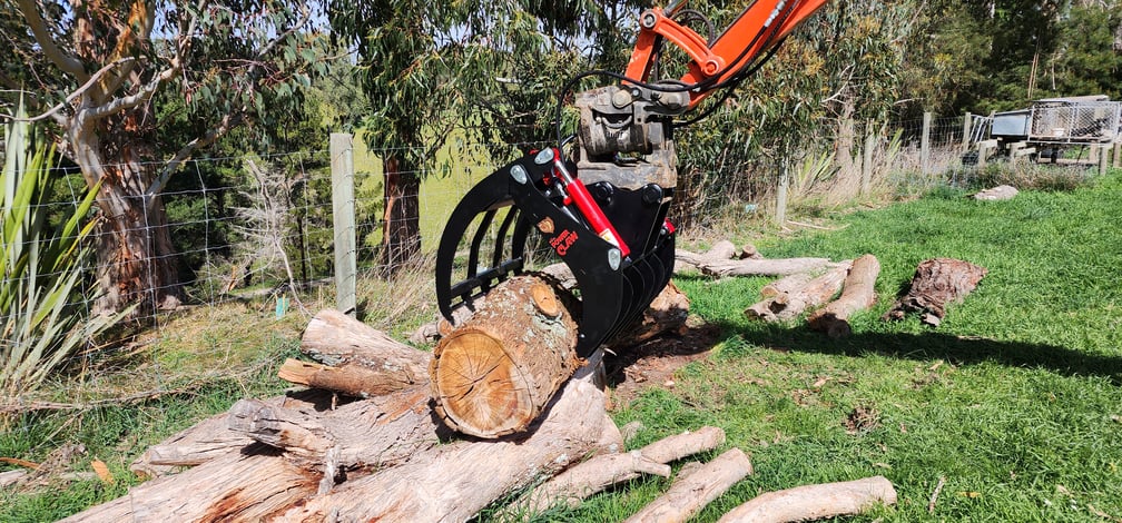 Power Claw™ multipurpose grapple attachment for excavators