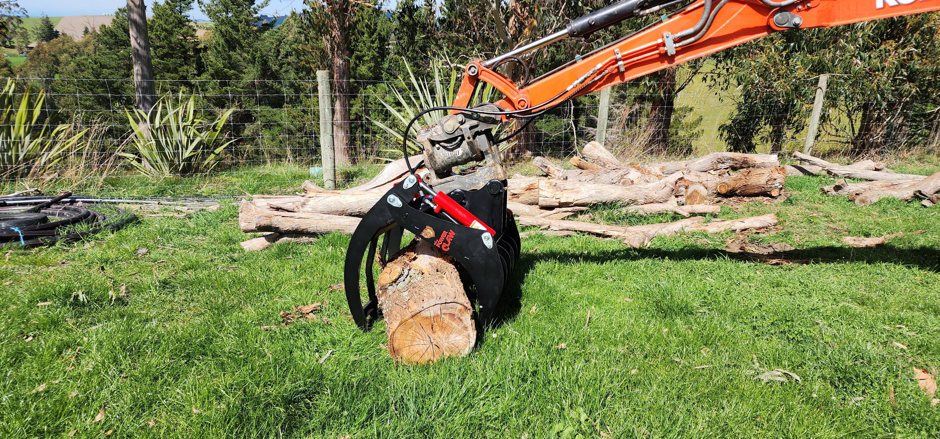 Power Claw™ multipurpose grapple attachment for excavators