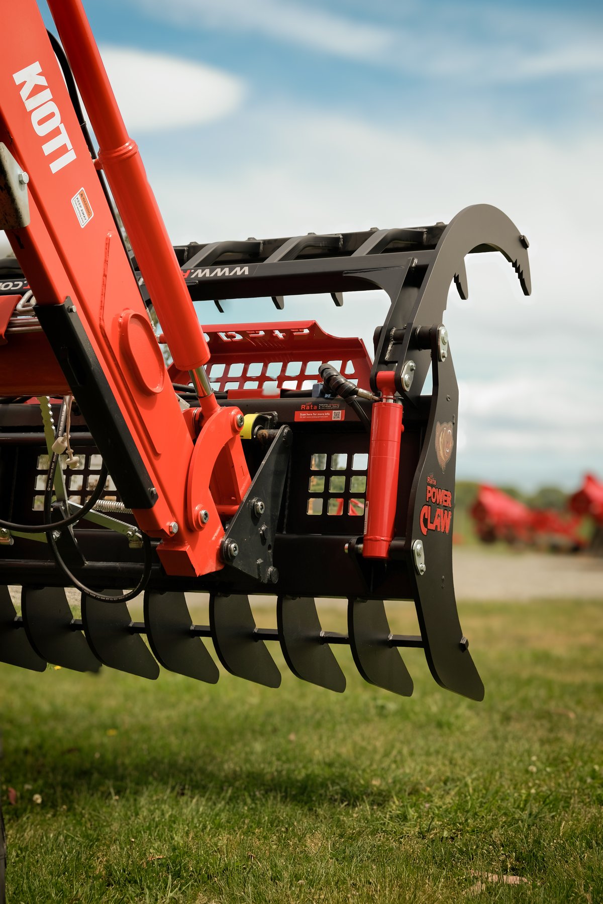 Power Claw | Rata Equipment | Tractor & Telehandler Grapple