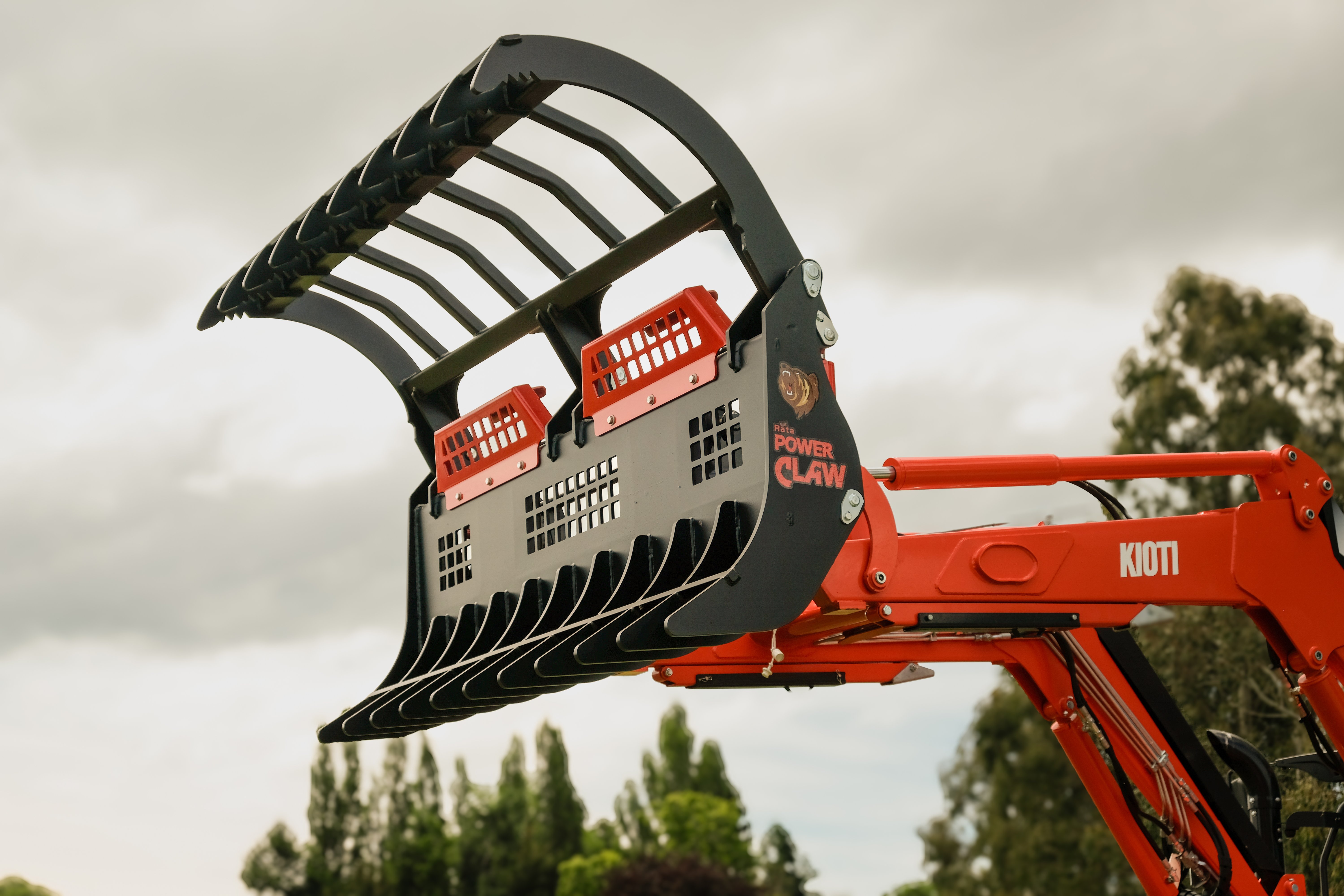 Power Claw | Rata Equipment | Tractor & Telehandler Grapple