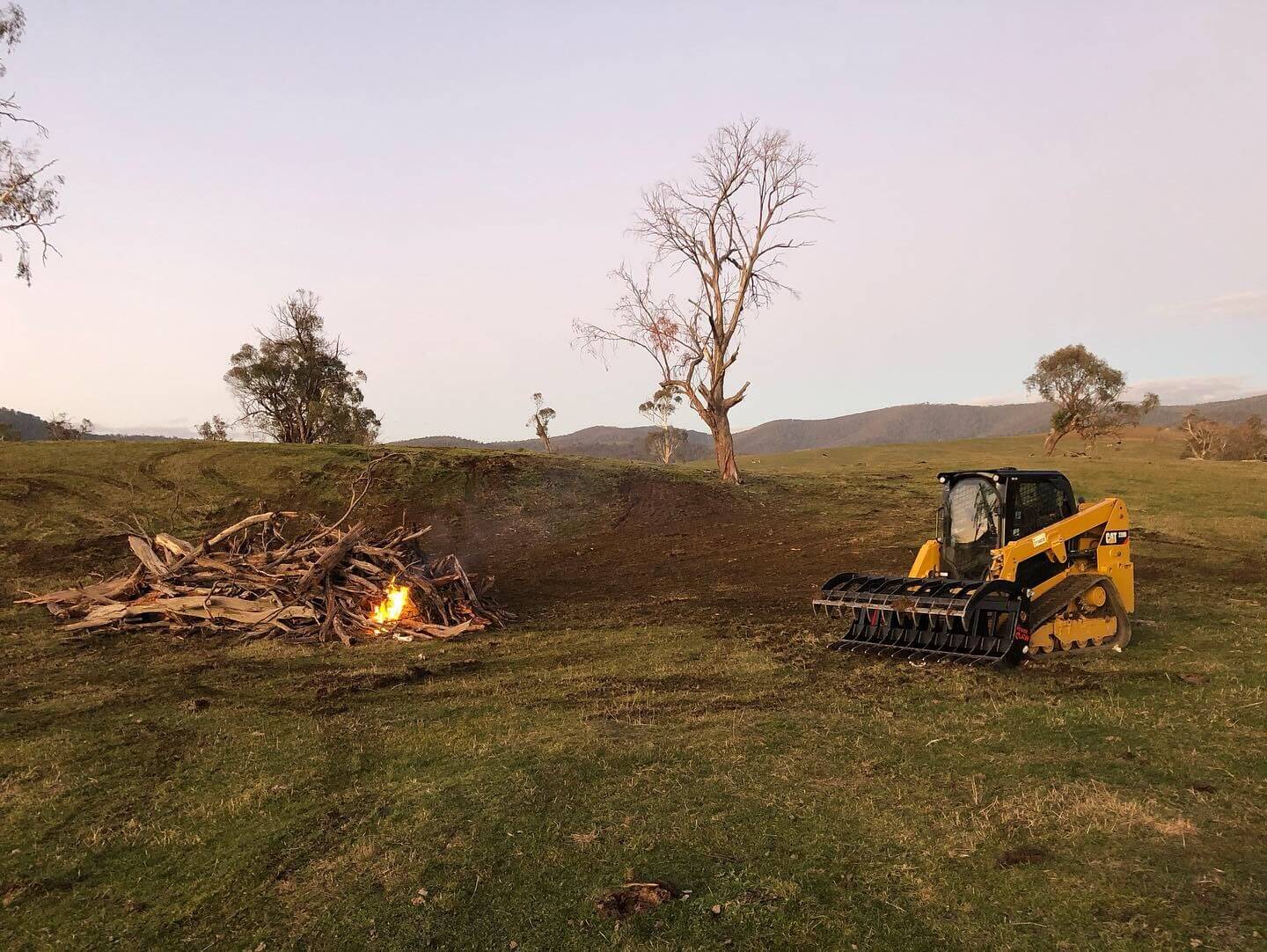 Power Claw™ multipurpose grapple attachment for tractors & telehandlers