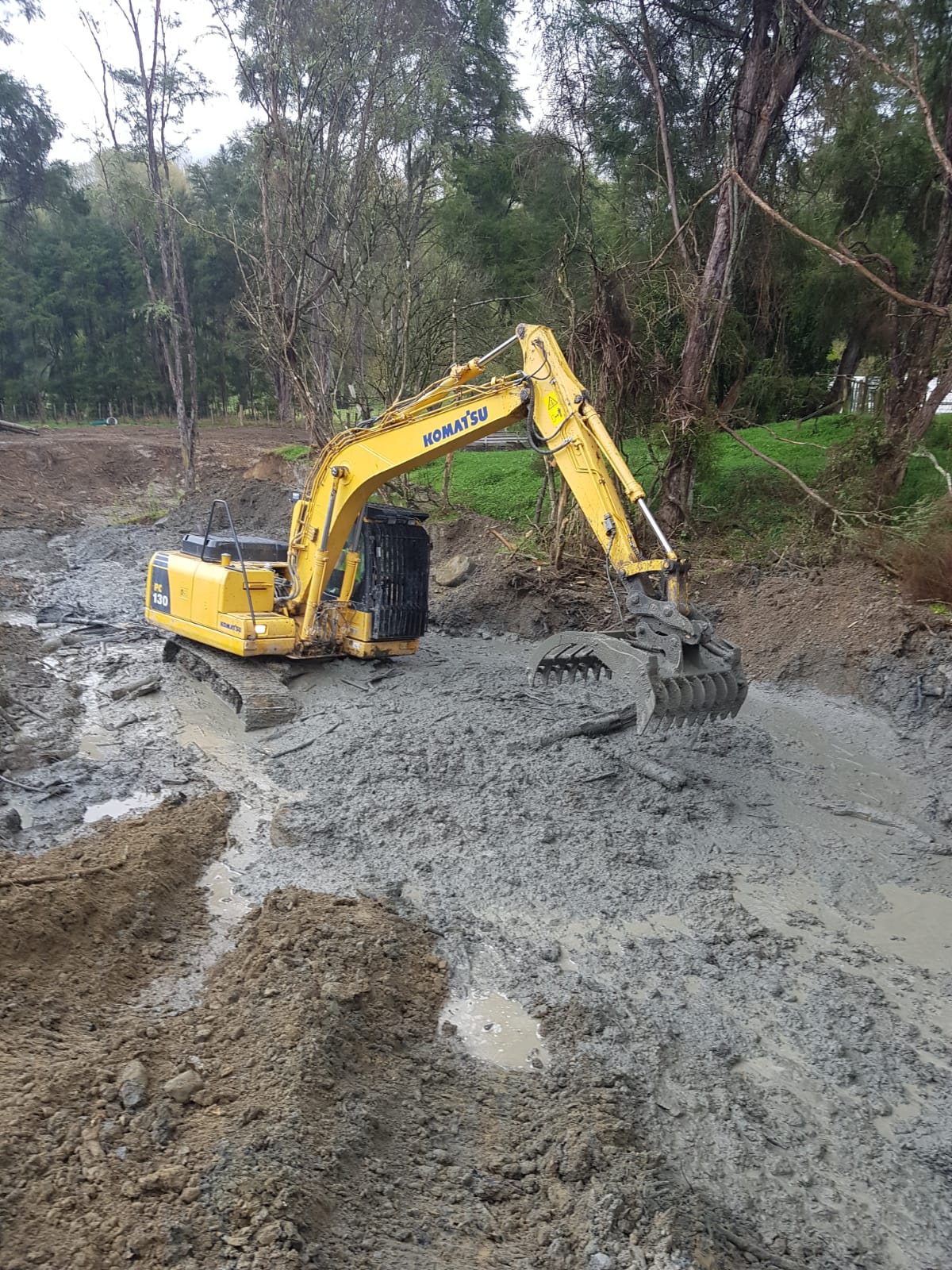 Power Claw™ multipurpose grapple attachment for excavators